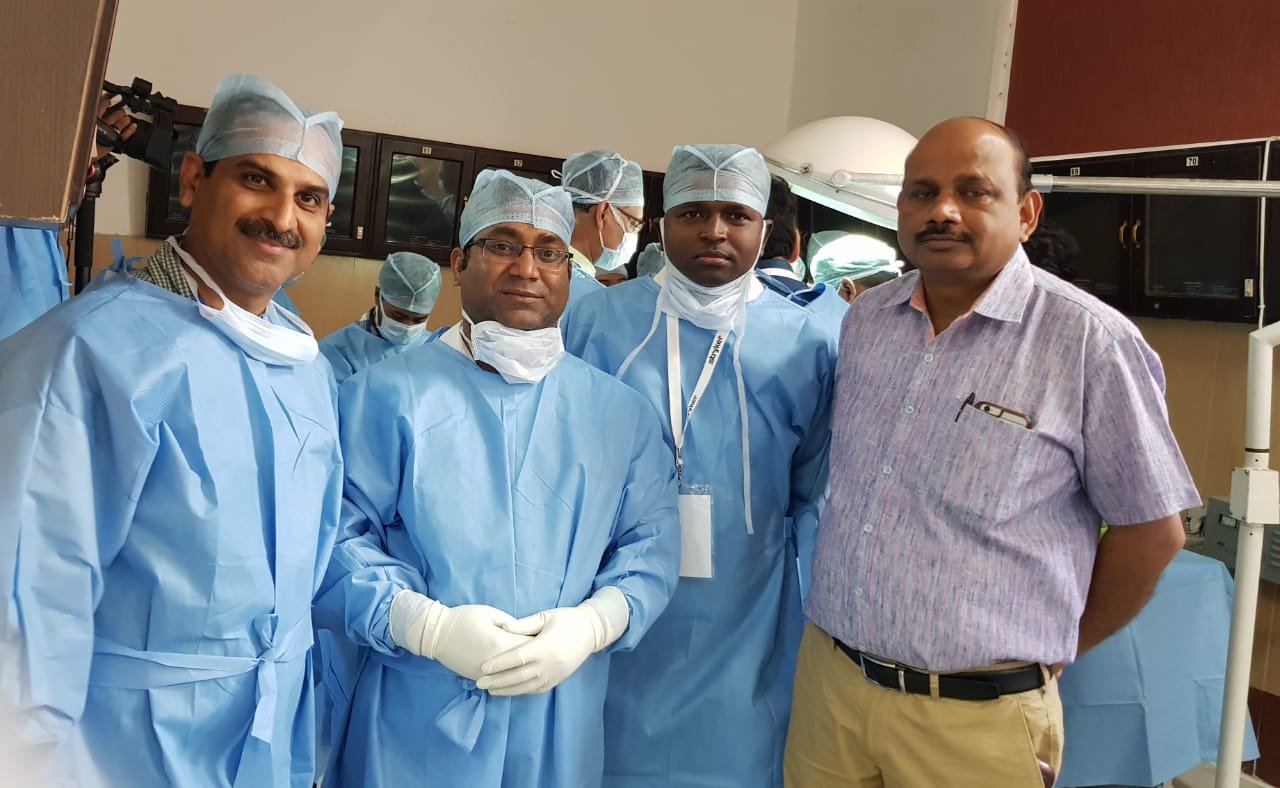 कैडबर पर सीखा घुटना प्रत्यारोपण - The Ample News